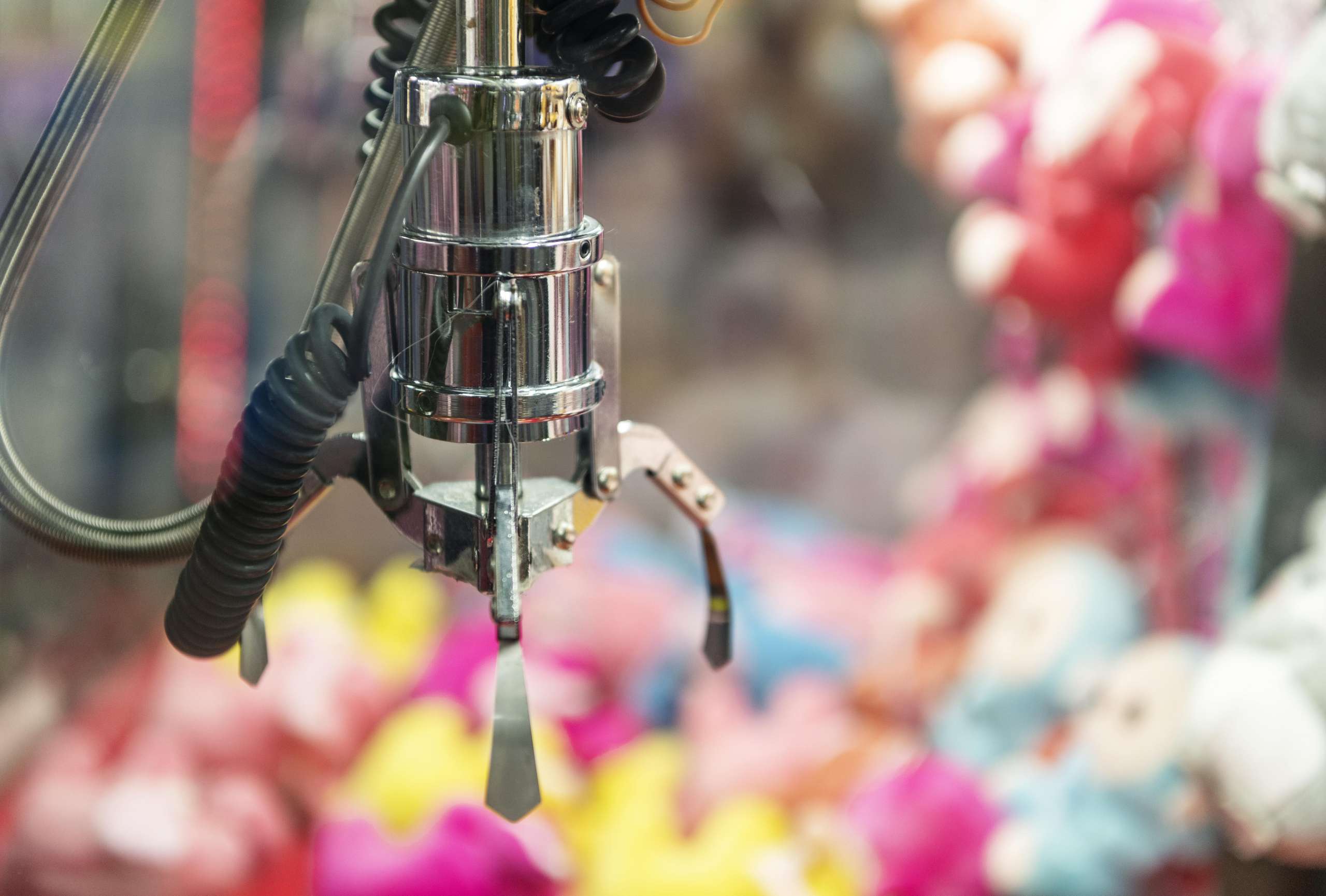 How to Win Prizes in Claw Machines - ABC Hotels Tirol